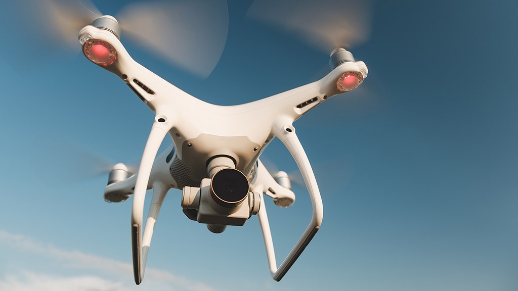 Robots and drones, on the front line in the battle against COVID-19 | UOC