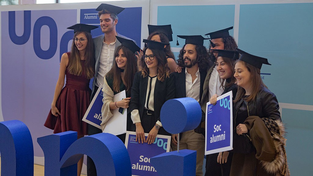 18.000 estudiantes de la UOC se gradúan en una ceremonia híbrida | UOC