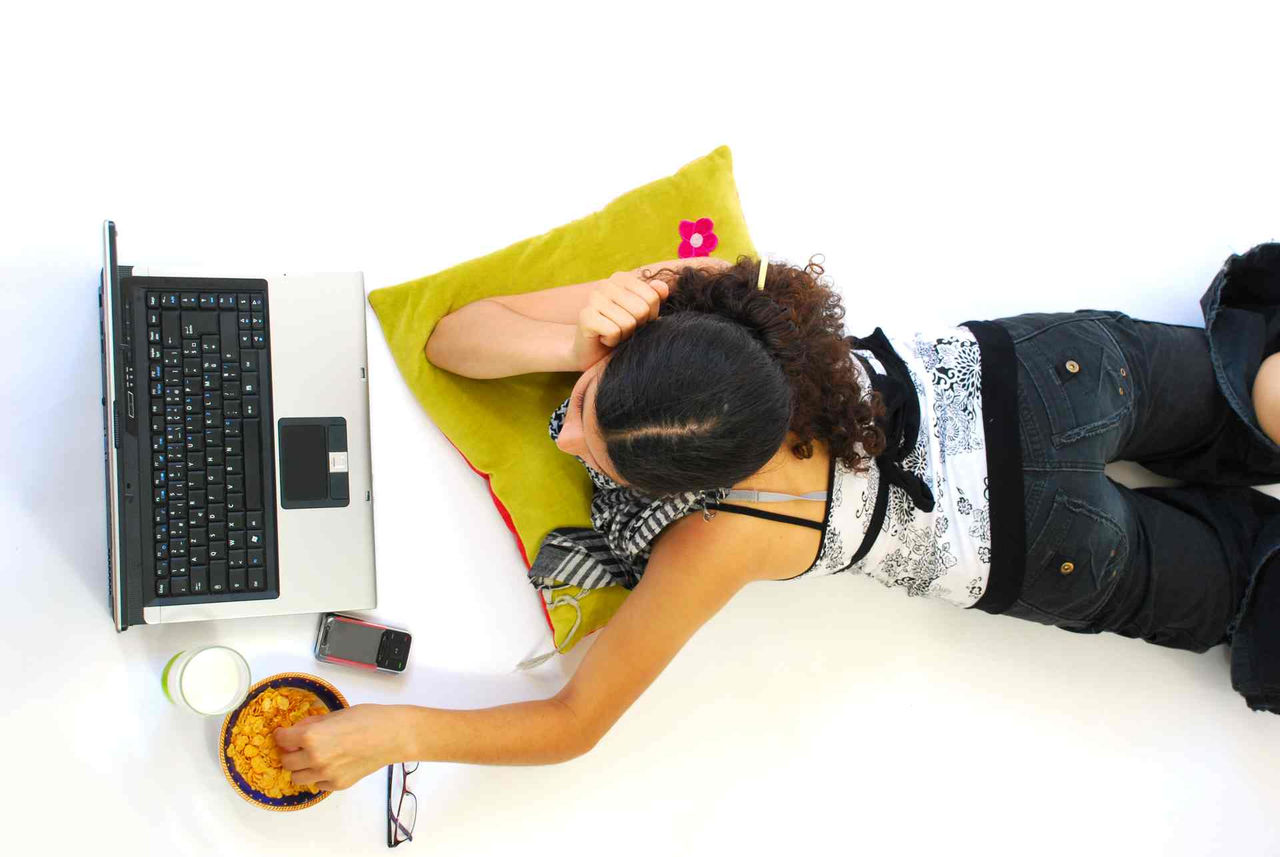 Eating in front of screens can lead to compulsive consumption of ultra ...